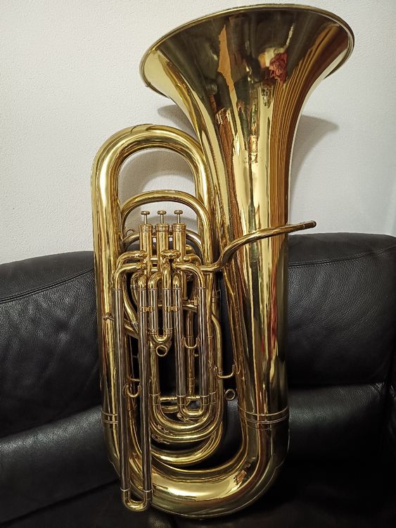 Bb - Tuba / Bass Boosey&Hawkes (Besson) (Gebraucht) in Safien Platz für ...