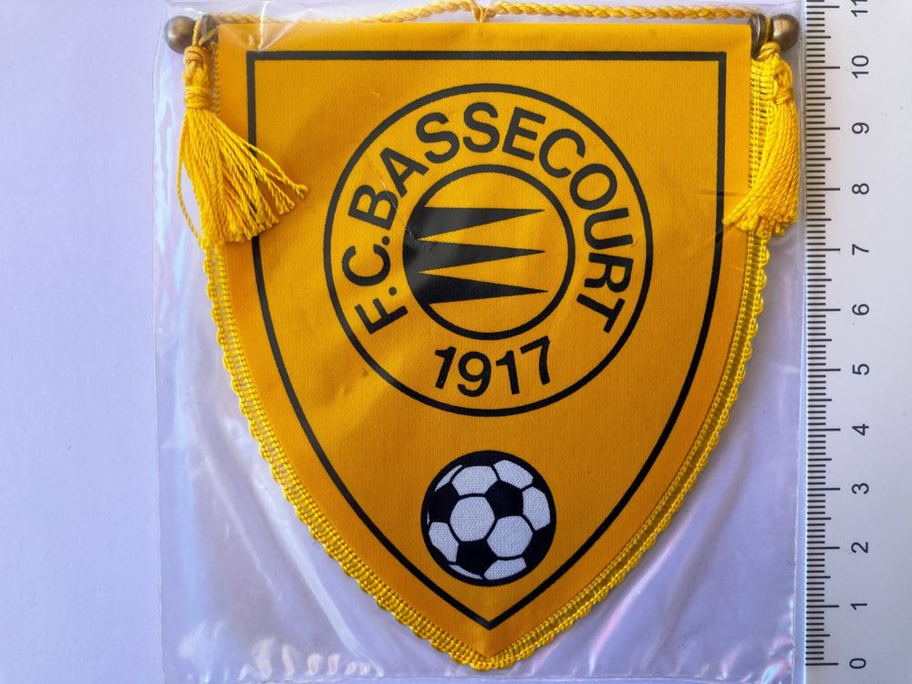 Vintage Fanion/Wimpel FC BASSECOURT 1917 (Neu und originalverpackt) in Gland für CHF 11 – mit ...