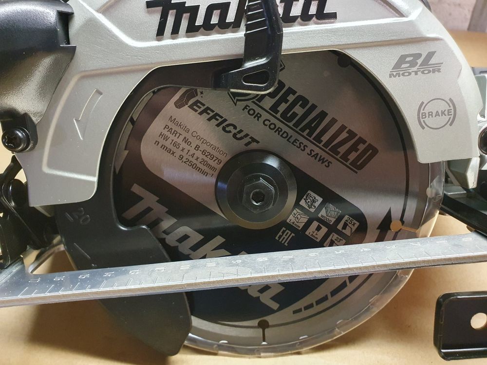 Neue Makita Akku-Handkreissäge DHS 660 | Kaufen auf Ricardo