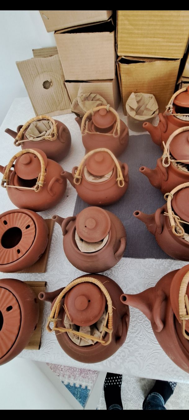 Teekannen und Krüge aus Ton. Teekannen und Kerzenhalter. Erh (Neu und ...