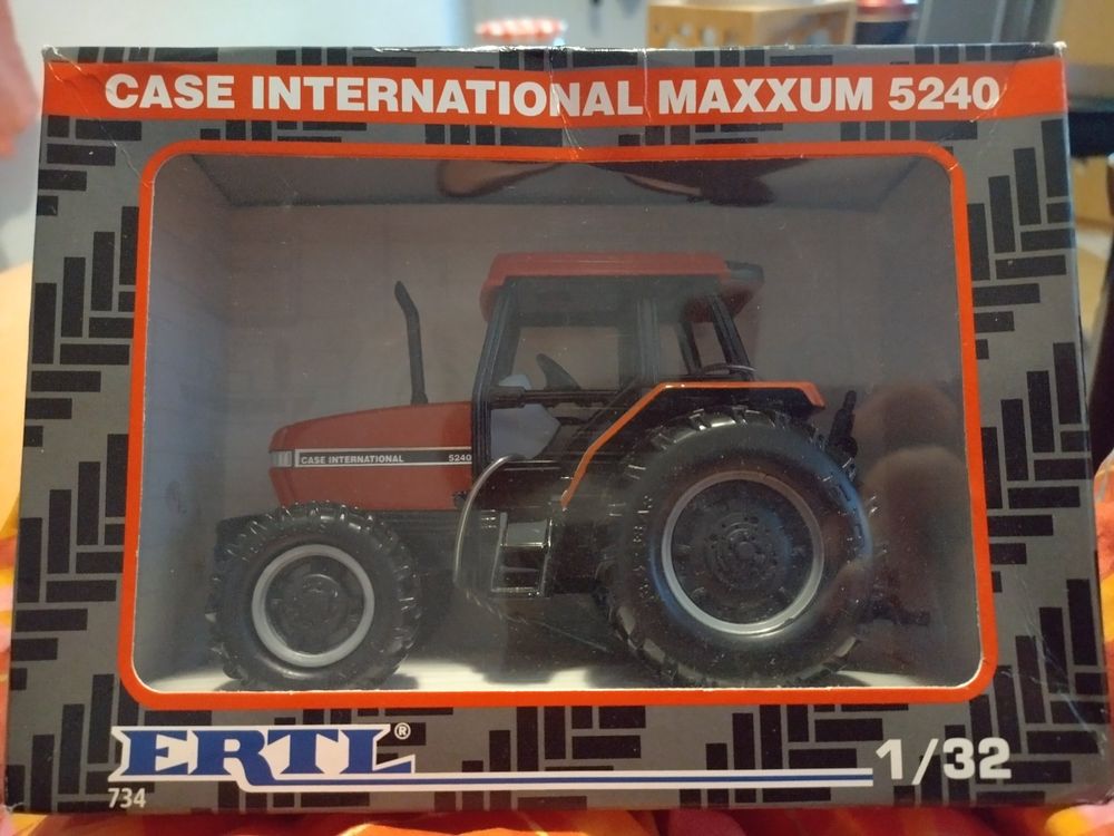 ERTL Traktor Case Maxxum 5240 (Neu und originalverpackt) in Bremgarten ...