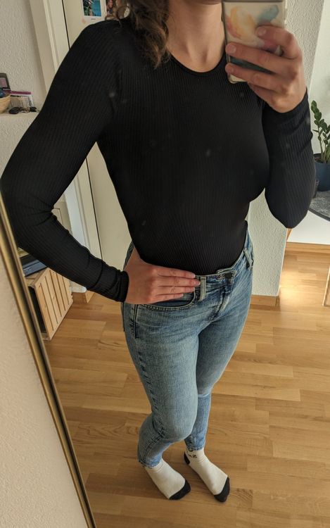 Body in Schwarz (Gebraucht) in Portalban für CHF 7 – mit Lieferung auf ...