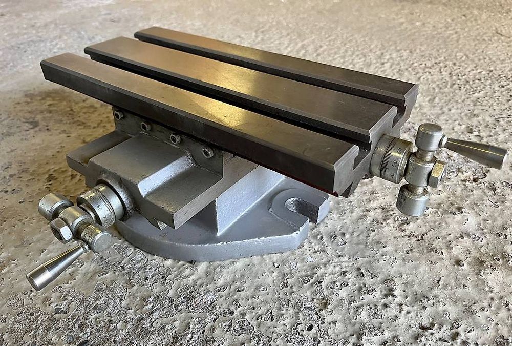 Kreuztisch (Gebraucht) in Scharans für CHF 85 – mit Lieferung auf Ricardo kaufen