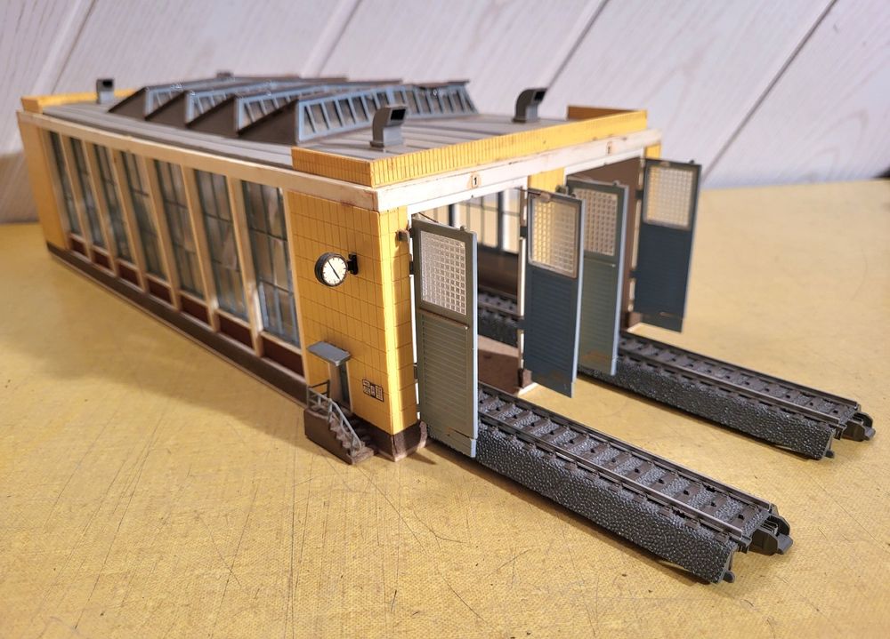 LOKREMISE - HO - 2 Gleisig - L=35 cm / B=17 cm / H=11 cm (Gebraucht) in ...