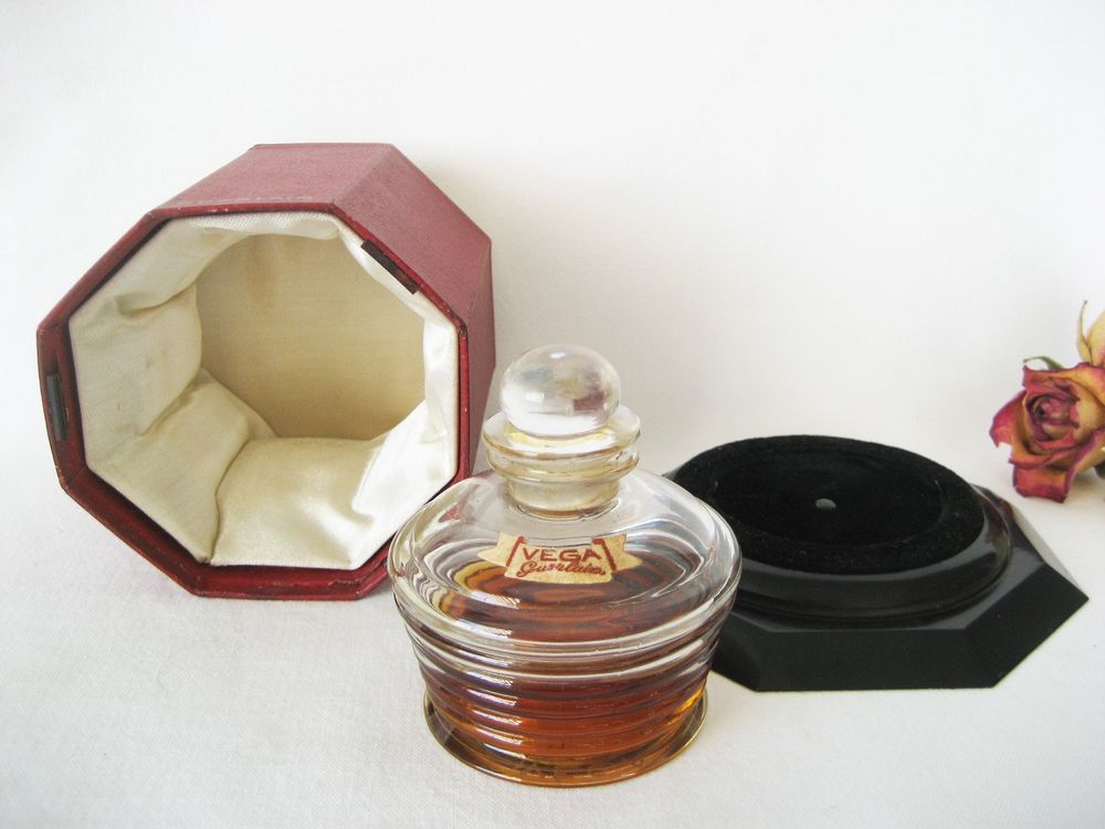 Parfum Guerlain VEGA, Art Deco Flacon mit Box, Baccarat 1936 (Gebraucht) in Rieden SG für CHF ...