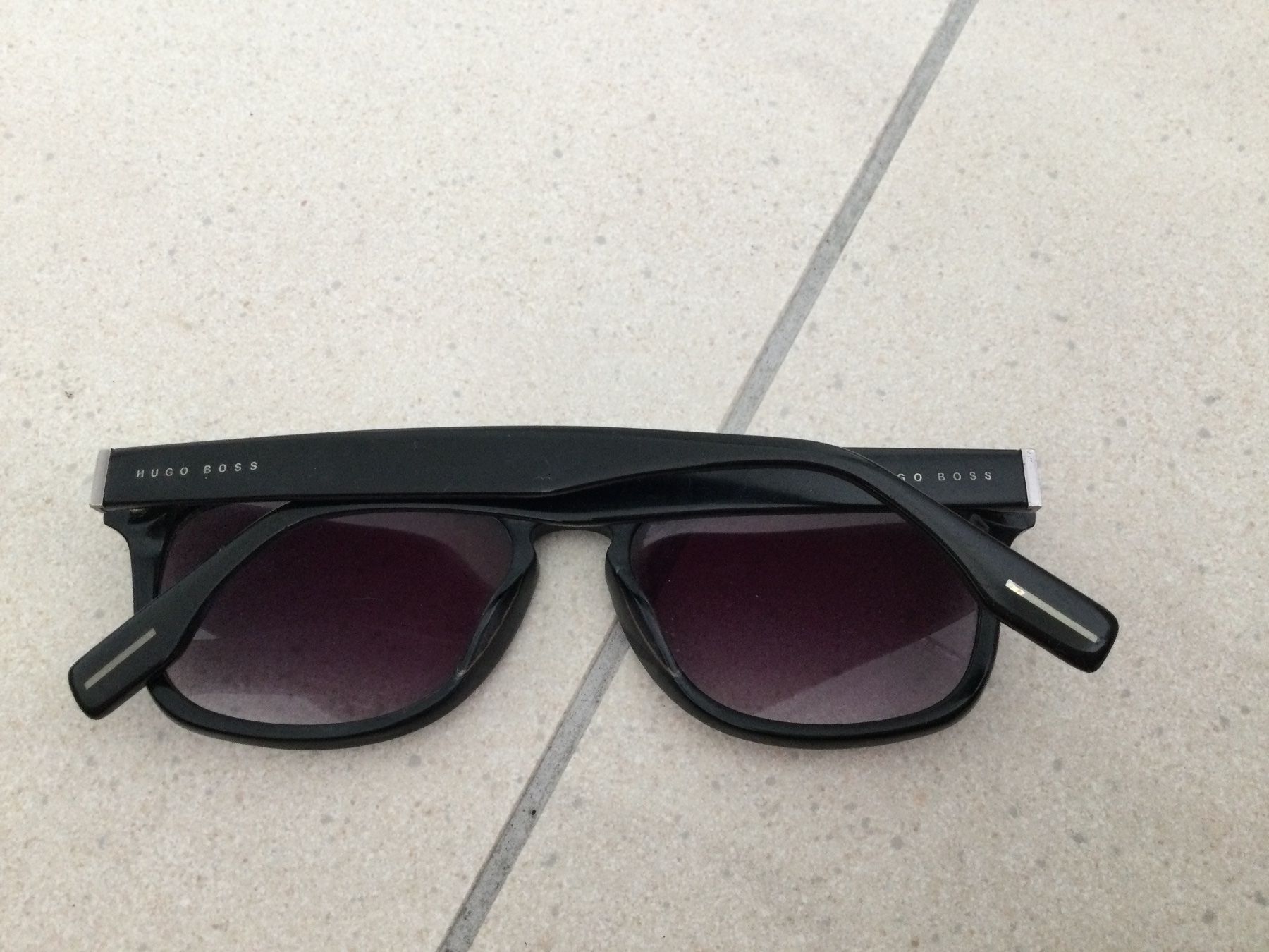 Hugo Boss Sonnenbrille, schwarz plus 3 Brilleschutzhüllen (Gebraucht ...