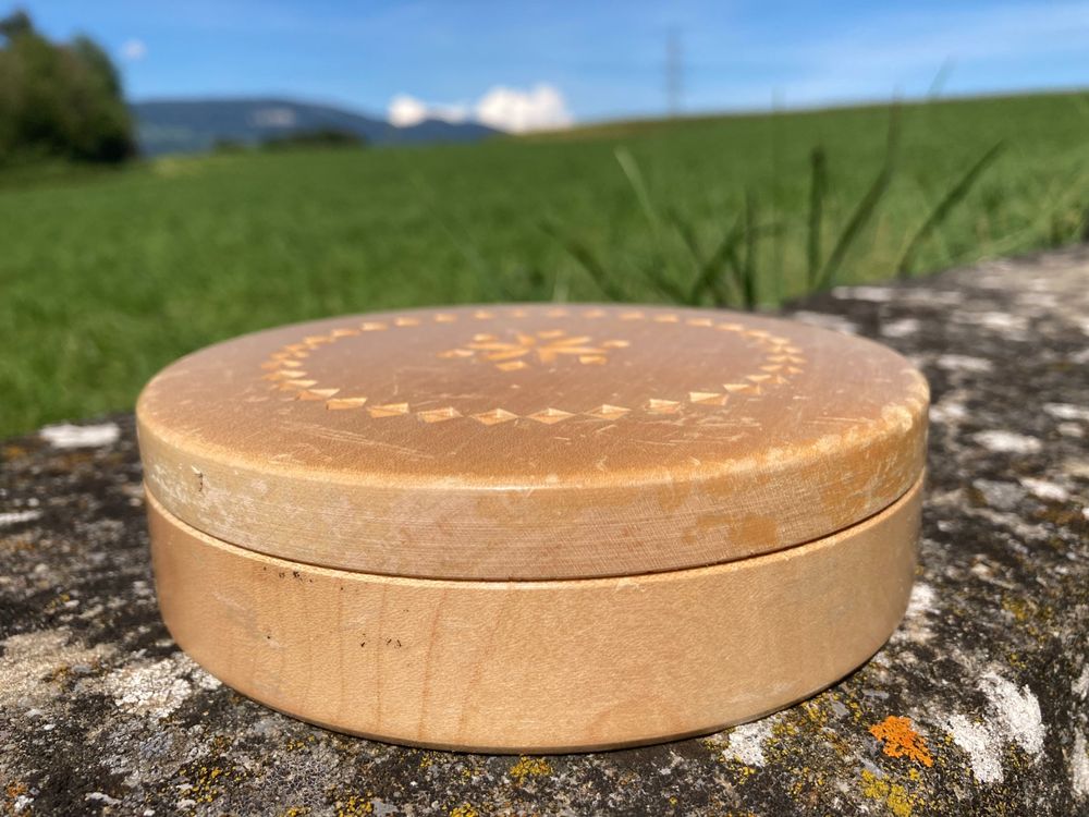 HOLZDOSE GRÖSSE FÜR GERBER-CHÄSLI HANDARBEIT (Gebraucht) in Subingen für CHF 9.5 – mit Lieferung ...