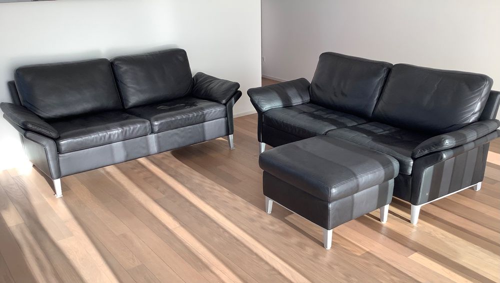 2 x Leder Sofas (Rolf Benz) mit Hocker wie auf Foto (Gebraucht) in ...