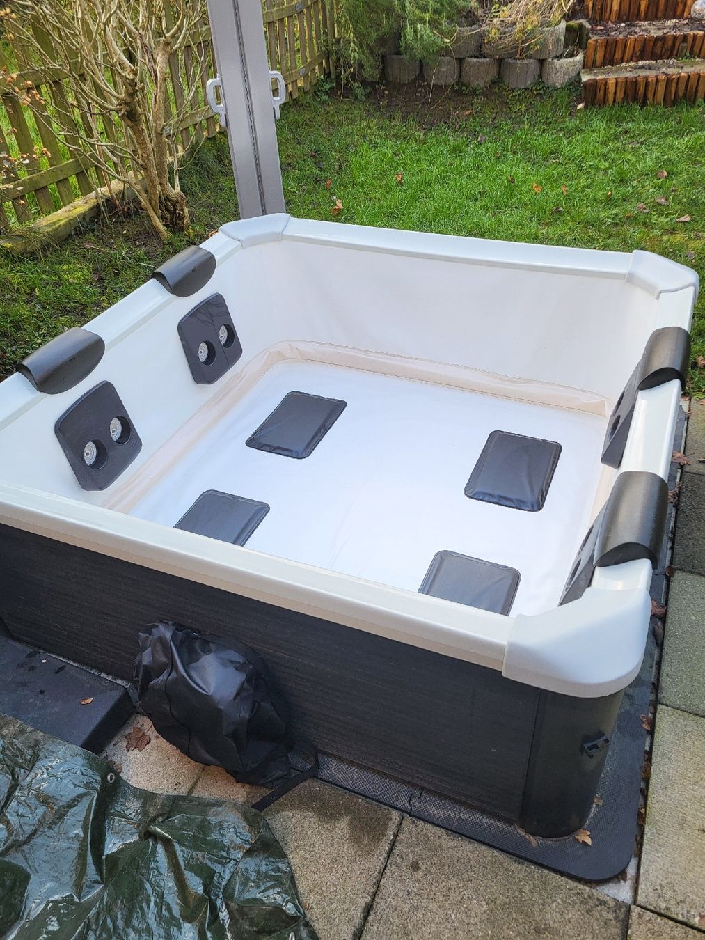Whirlpool MSpa Oslo Plus XXL 180x180x65 mit 4 Sitzplätzen (Neu (gemäss ...