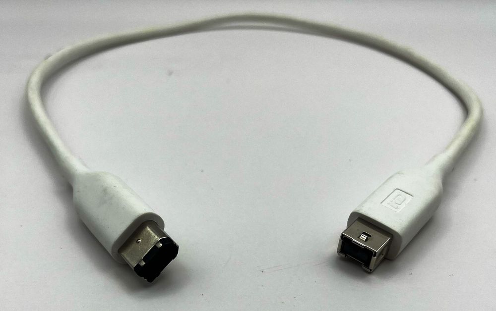 Câble FireWire 40 cm 6 pin to 9 pin connector (Gebraucht) in Lausanne ...