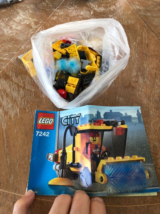 Lego City 7242 Strassenreinigung, komplett mit Anleitung. (Gebraucht) in Staufen für CHF 1 – mit ...