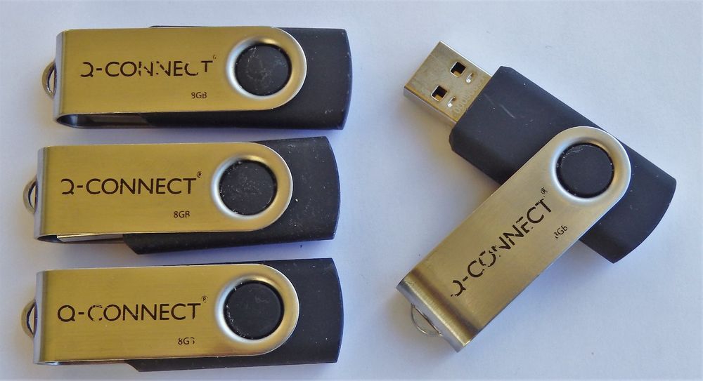 4 USB-Sticks 2.0 à je 8 GB | Kaufen auf Ricardo