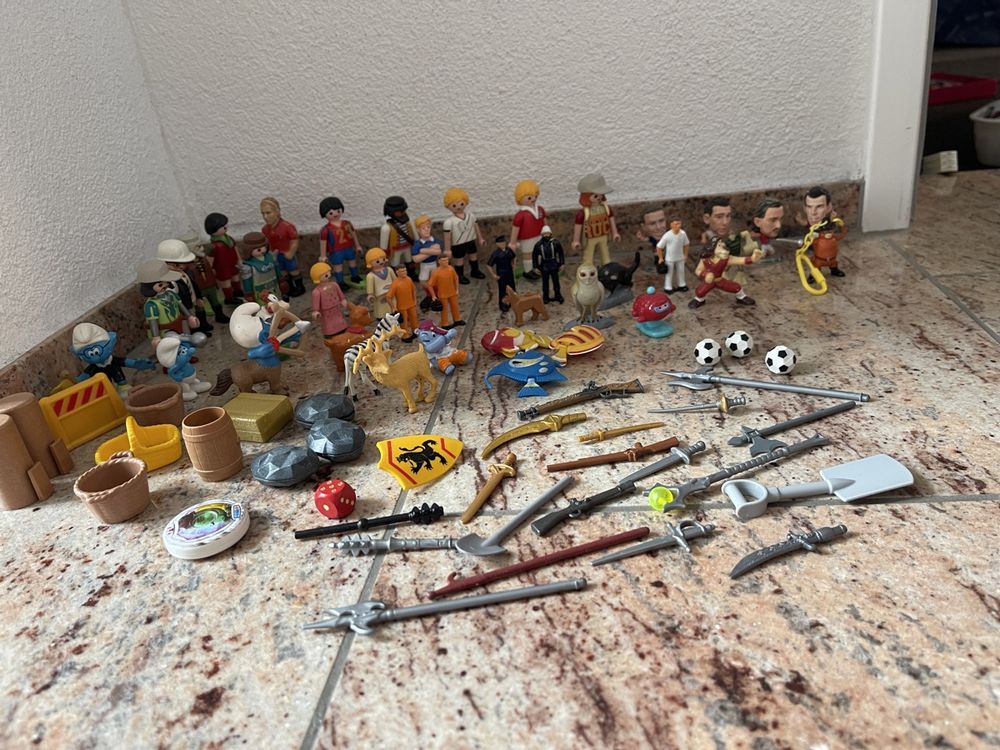 Spielfiguren-Sammlung mit Zubehör (Gebraucht) in Horgen für CHF 1 – mit ...