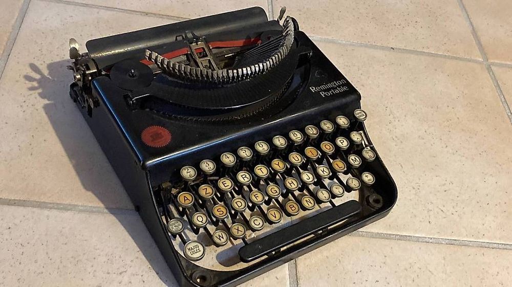 Machine à écrire Remington portable (Gebraucht) in Troinex für CHF 175 – mit Lieferung auf ...