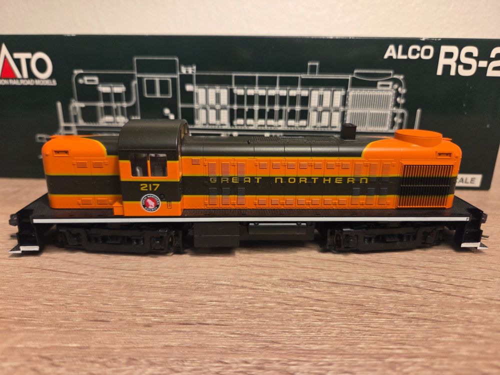 Kato 37-2302 Diesellok RS-2 Great Northern H0 (D'occasion) à St-Aubin ...