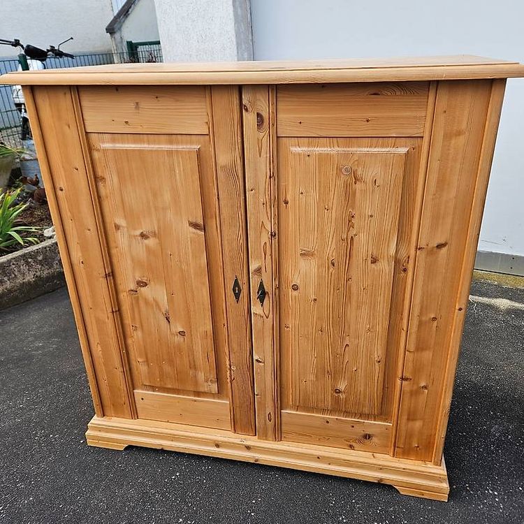 Elegantes Kiefer Schrank Gebraucht Fotos