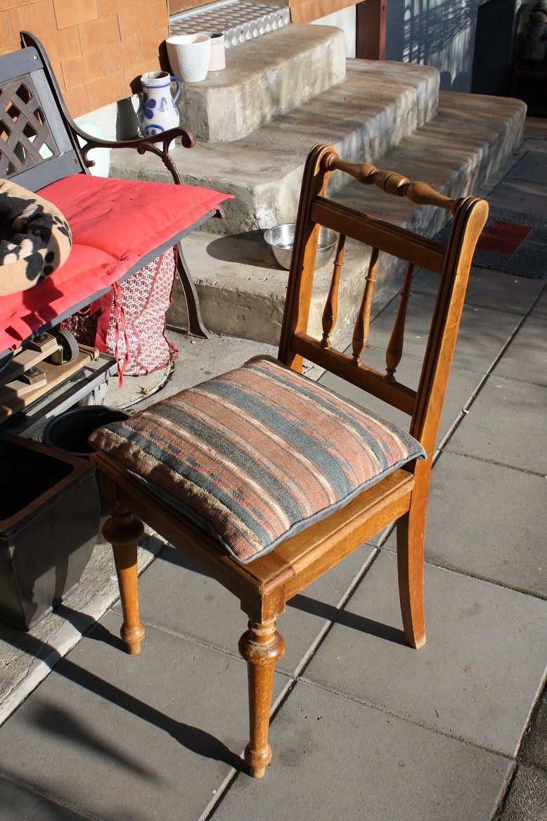 Stuhl alt mit kissen (Gebraucht) in zuchwil für CHF 35 – nur Abholung ...