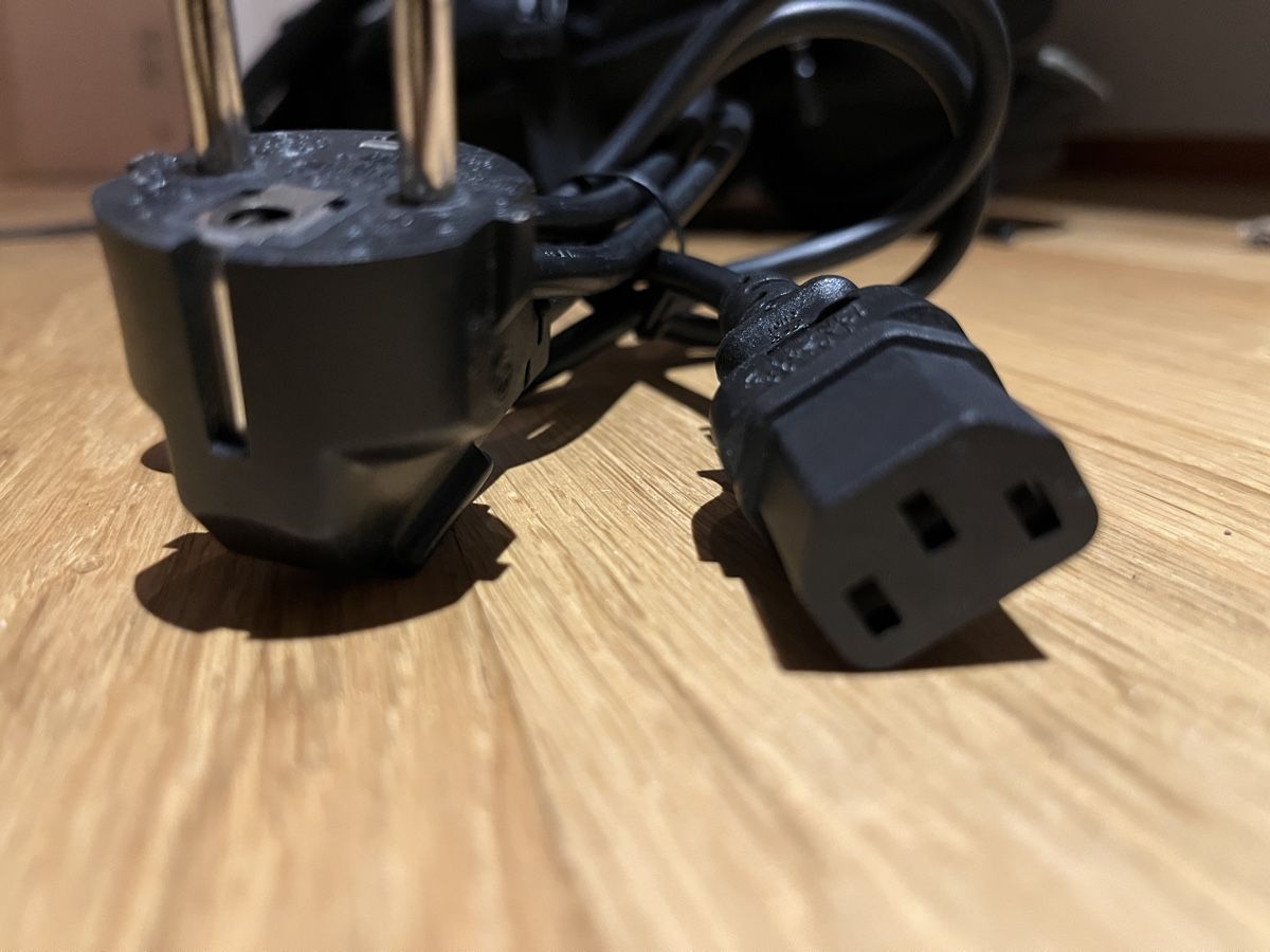 Power cord, EU plug to IEC C13 connector, 1.5m (Gebraucht) in Zürich ...