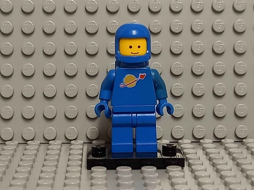 Lego Minifigur Classic Space sp004 Blue (Gebraucht) in Derendingen für ...