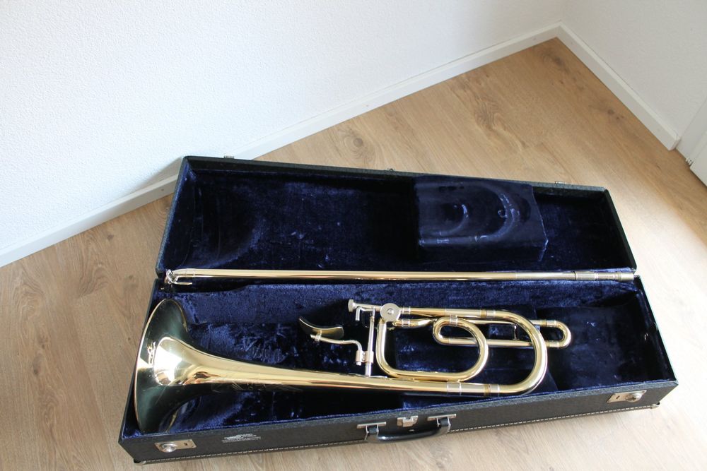 Trombone basse Conn 71H Artist (Gebraucht) in Neuchâtel für CHF 1290 ...