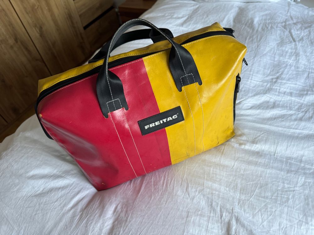 Freitag Laptoptasche gelb/rot (Gebraucht) in Cordast für CHF 69 – mit ...