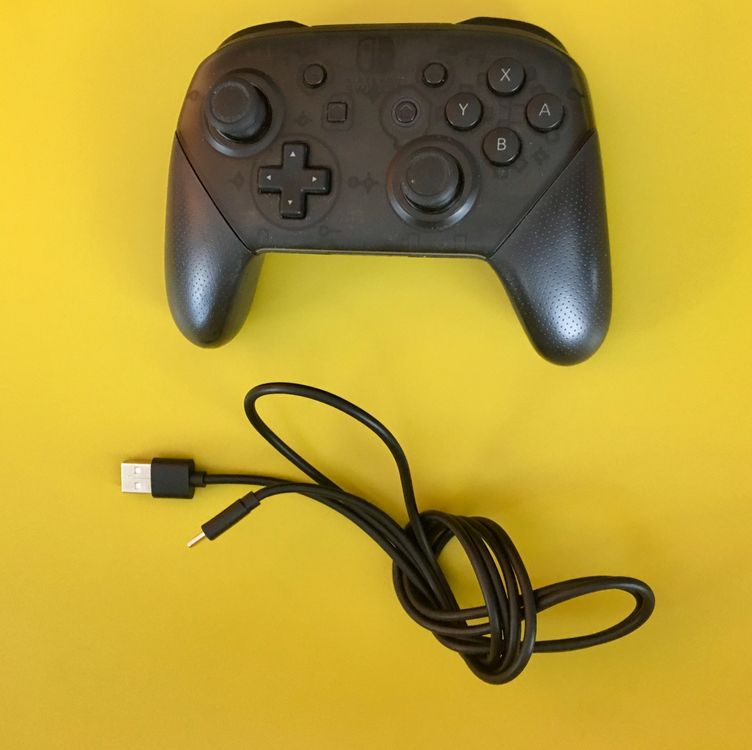 Nintendo Switch Pro Controller (Gebraucht) in Lausanne für CHF 35 – mit ...