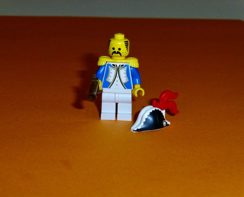 Lego Piraten / Minifigur pi004b Governor with Red Feather | Kaufen auf ...