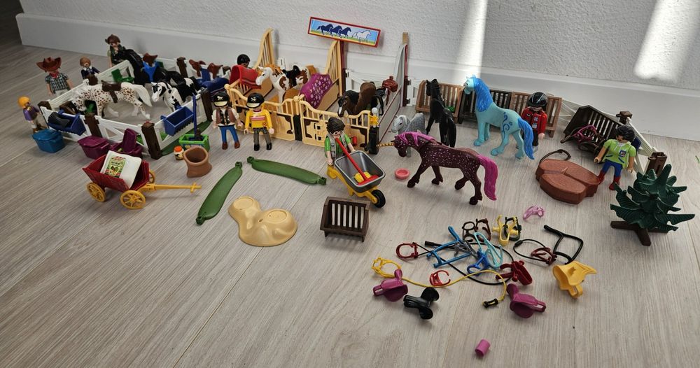 Playmobil Sammlung " Pferde " mit praktischer Box (Gebraucht) in Buchs ZH für CHF 21 – mit ...