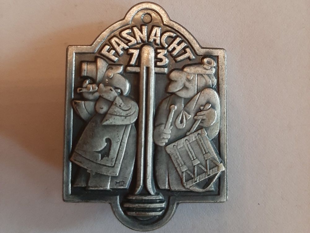 1973 (S) s'Fasnachtsfieber - Basler Fasnachtsplakette (Gebraucht) in Waltenschwil für CHF 3 ...