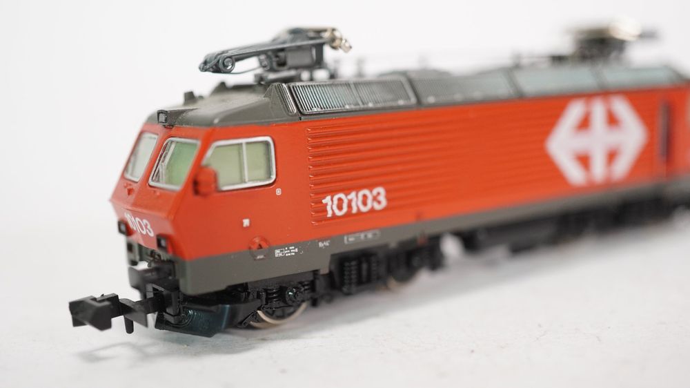 e37 Spur N Roco SBB Re 4/4 IV rot 10103 | Bastelware (Defekt) in Thun für CHF 20 – mit Lieferung ...