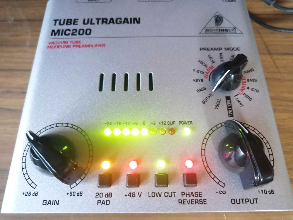 Behringer MIC200 Tube Ultragain Mic/Line-Röhrenvorverstärker | Kaufen ...