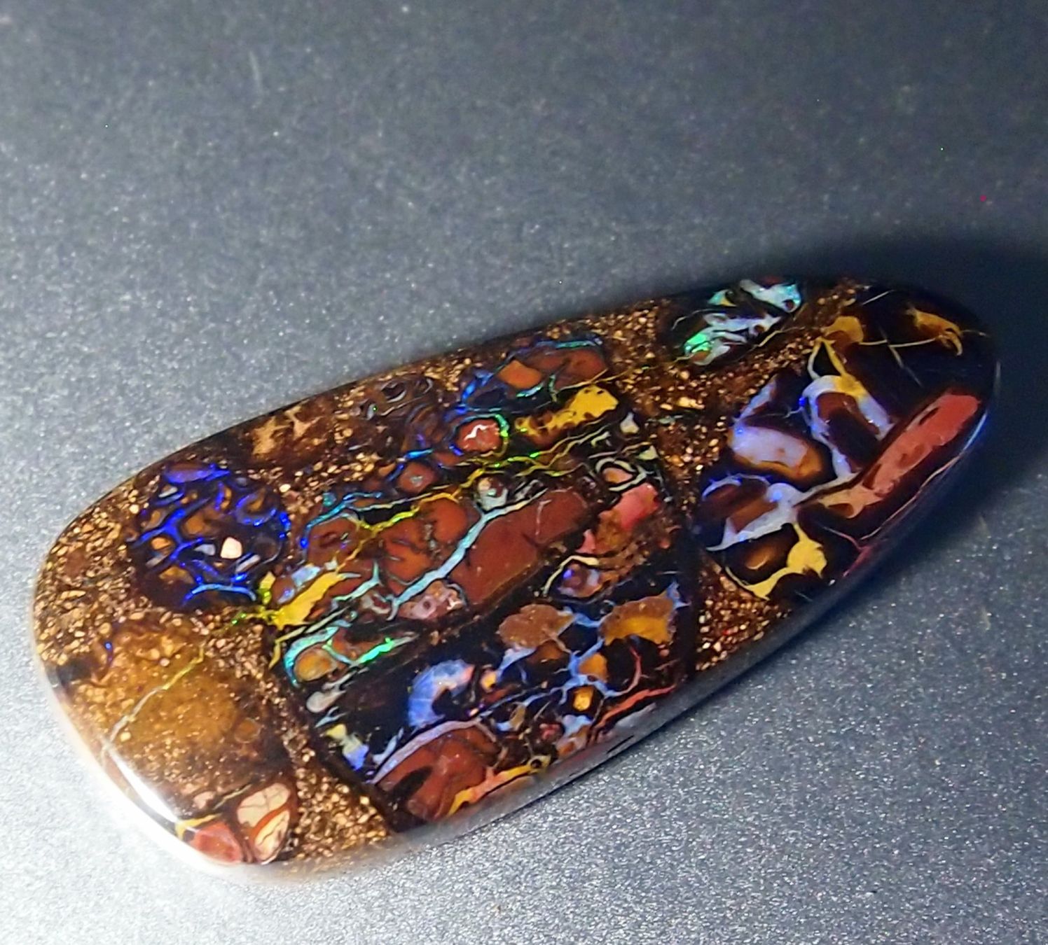 🔥 Boulder Opal Edelstein rot/blau/grüne Funken, Top Schliff (Neu und ...