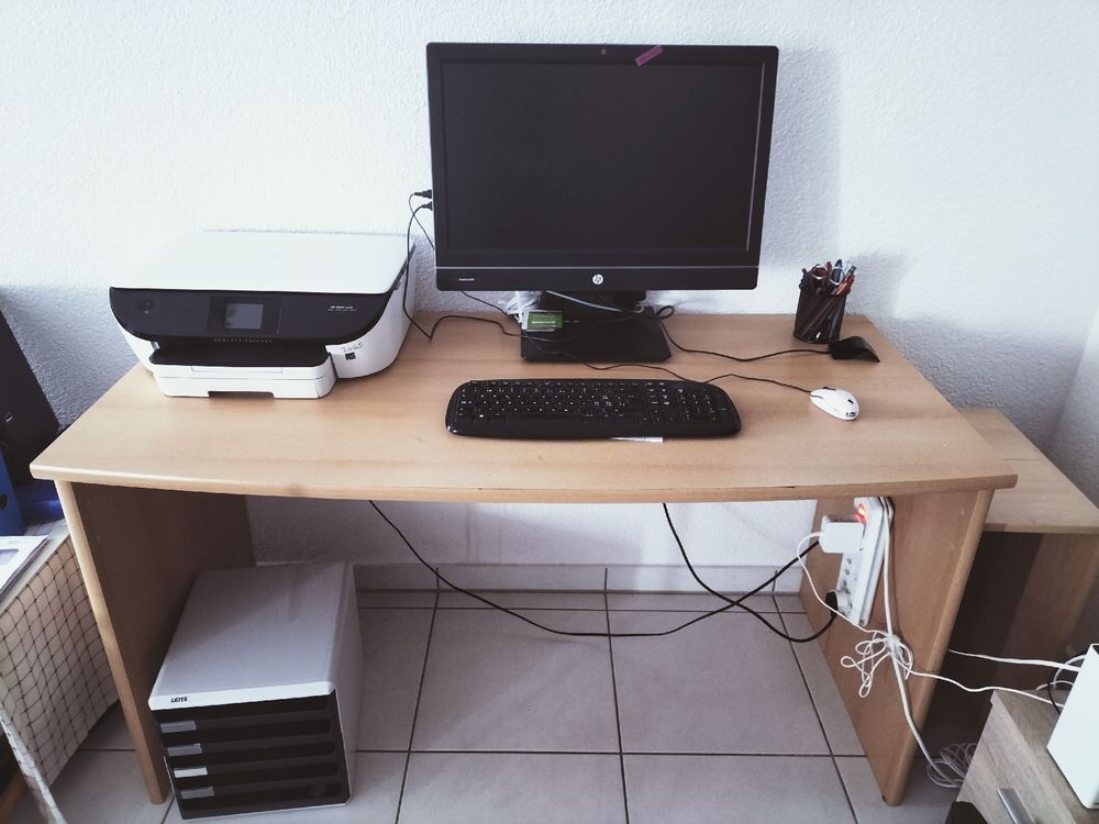 praktischer Bürotisch Arbeitstisch Schreibtisch 66*133cm | Kaufen auf Ricardo