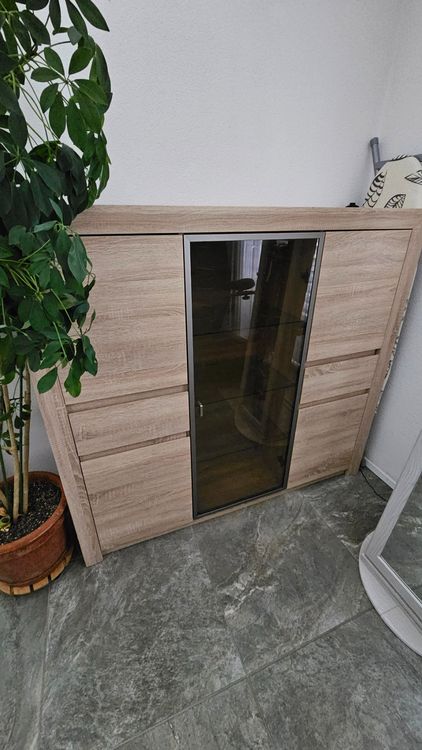 Sideboard / Schrank mit Glasvitrine mit LED Licht (Gebraucht) in Aeschi ...