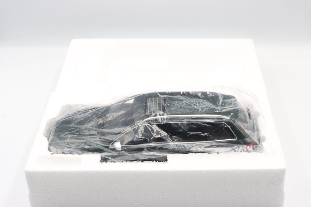 Audi RS4 B7 Avant 2006 1:18 Otto Models (Neu und originalverpackt) in ...