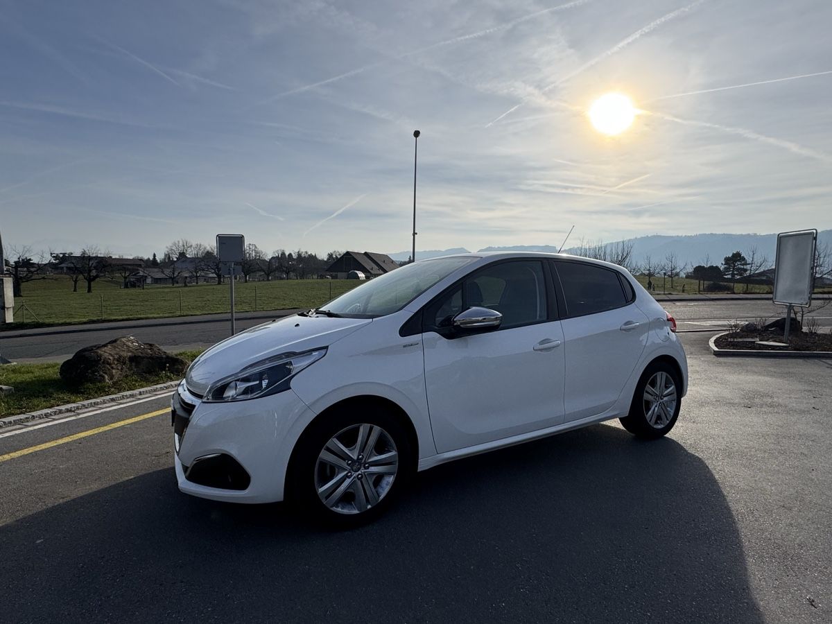 Peugeot 208, 1.2 VTI, Manual, Petrol - Low Mileage! (Gebraucht) in ...