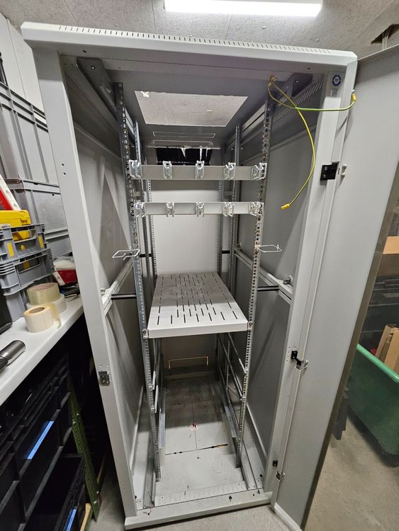 Server Rack 42HE (Gebraucht) in Wettingen für CHF 1 – nur Abholung auf ...