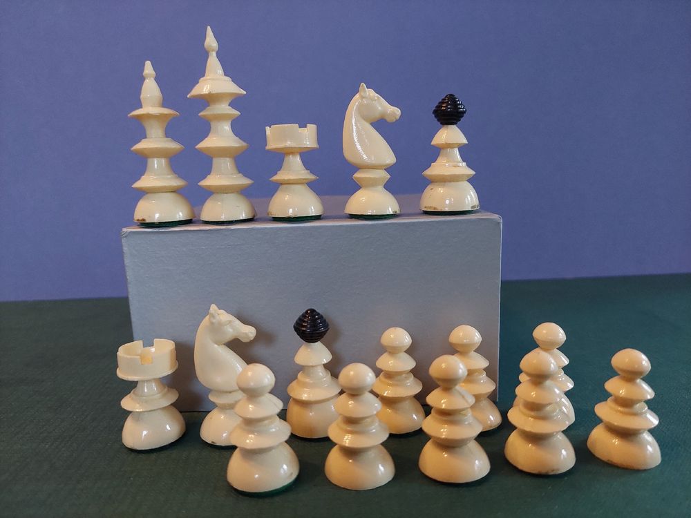 Schach: Wiener Kaffeehaus Figuren aus Plastik, selten | Kaufen auf Ricardo