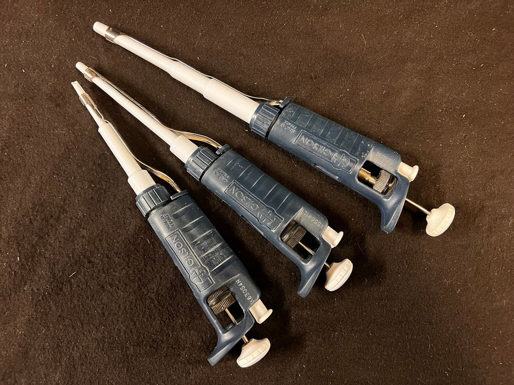 3er Set Gilson Pipetten P1000 / P200 / P10 | Kaufen auf Ricardo