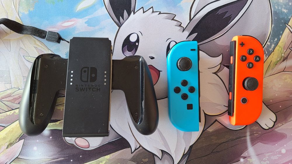 2 x Joy Cons (BLau + Rot) mit Joy Con Grip - ORIGINAL #1 (Gebraucht) in ...