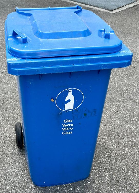 Abfallcontainer aus Plastik (Blau) 240l (Gebraucht) in Luzern für CHF 4 ...