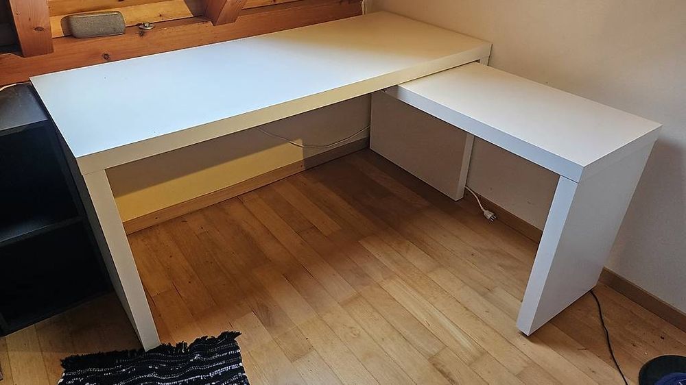 Bureau blanc extensible angle (D'occasion) à Yens pour CHF 100 ...