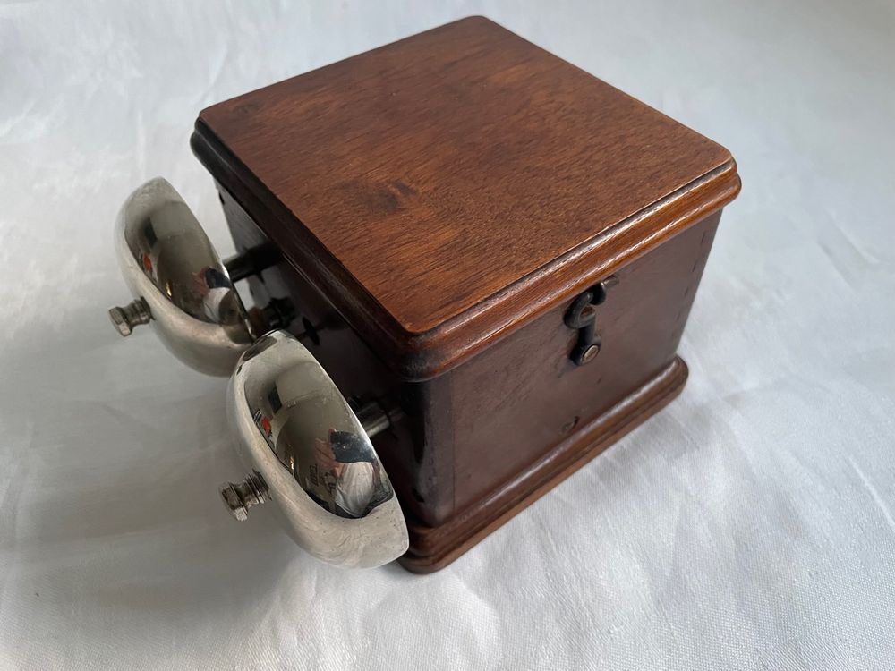 Zusatzglocke für antikes Telephon aus Holz, 500 Ohm | Kaufen auf Ricardo Zusatzglocke für antikes Telephon aus Holz, 500 Ohm | Kaufen auf Ricardo