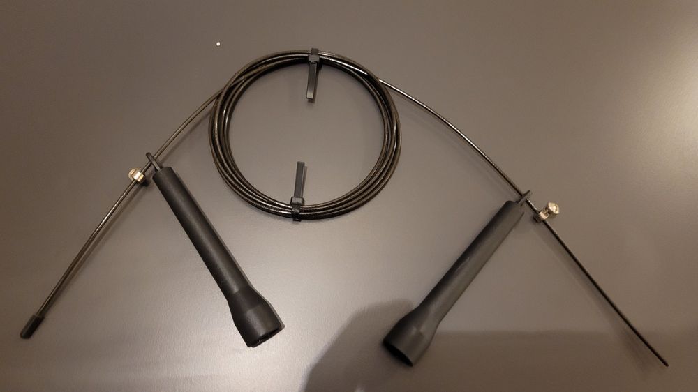 Springseil aus Stahl mit Gummi und Kunststoffgriffen (Gebraucht) in ...