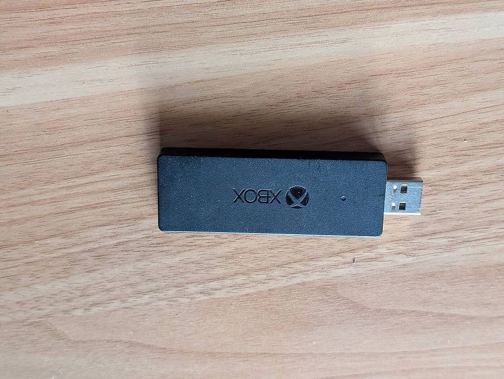 Xbox One Komplettset: 2 Controller, Wireless Adapter & Kabel (Gebraucht ...