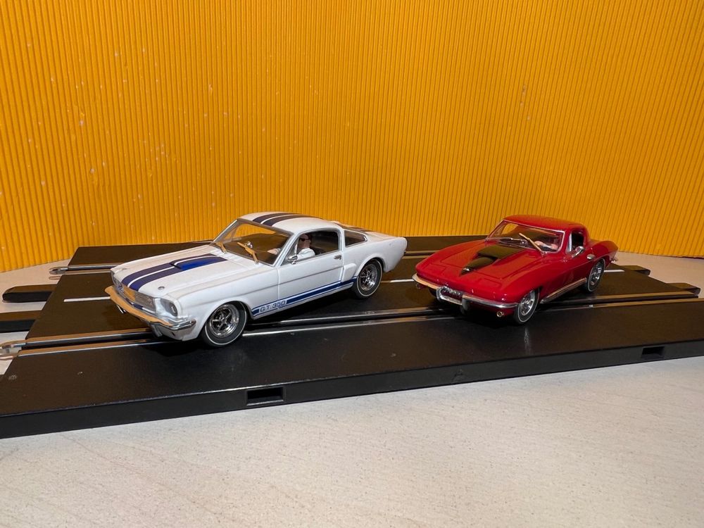 2 Slotcars – Ford Mustang Shelby & Corvette Sting Ray 1:32 (Gebraucht ...