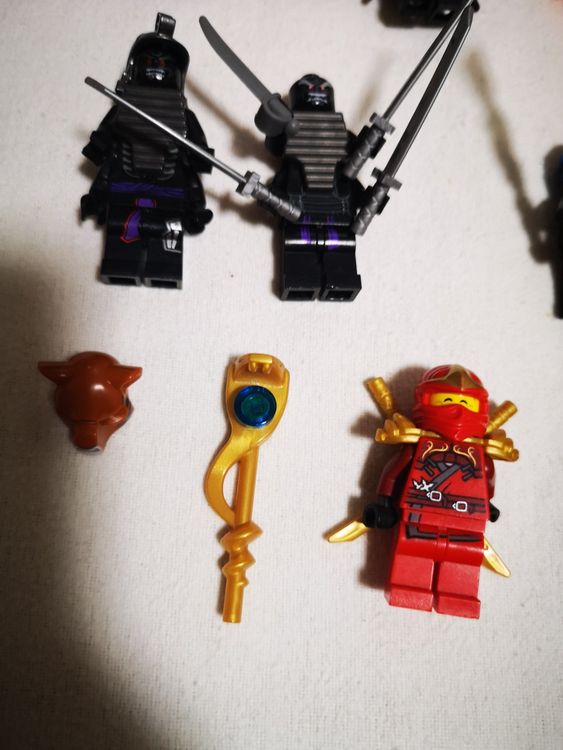 (L48) 11 x Lego ninjago Goldige Figur,,Waffen, schwarze Fig. | Kaufen auf Ricardo