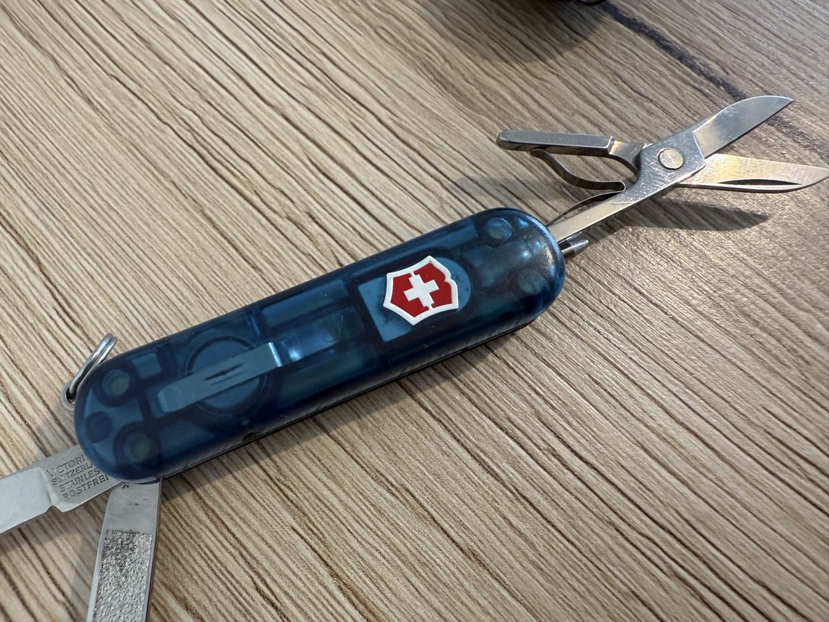 Victorinox Signature Lite – mit Licht & Kugelschreiber Blau (Gebraucht ...