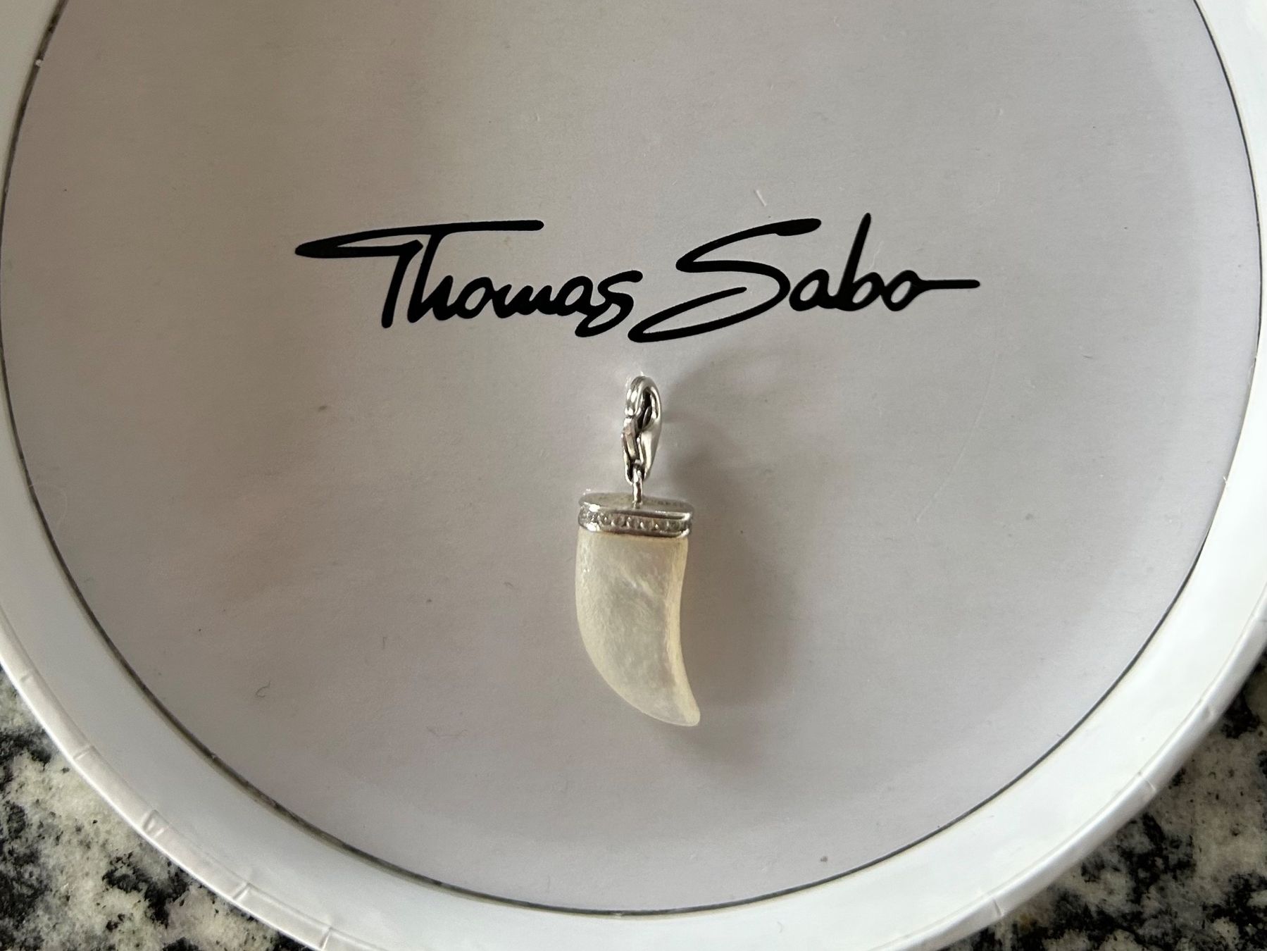 Thomas Sabo Charm Anhänger Zahn mit Zirkonia 💎 (Gebraucht) in Itingen für CHF 16.9 – mit ...