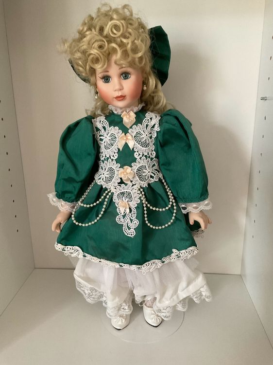 Schöne Porzellanpuppe Kleid Spitze grün weiss Vintage (Gebraucht) in ...